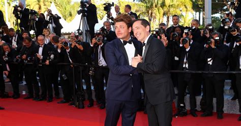 Gad Elmaleh Et Kev Adams Sur Le Tapis Rouge Du Film Elle De Paul