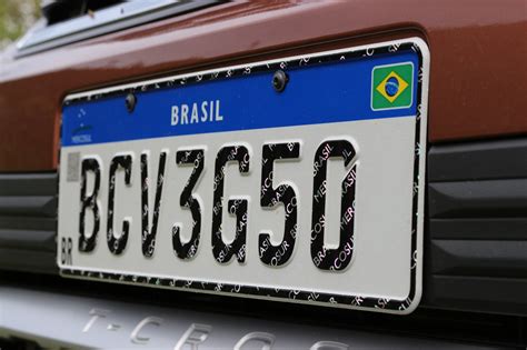 Quer colocar a placa Mercosul no seu carro É possível