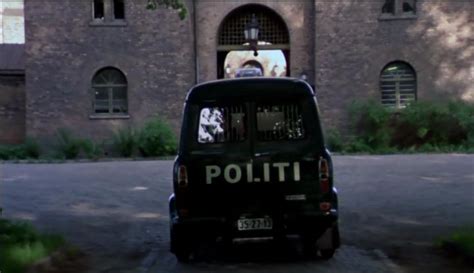 IMCDb org 1966 Ford Transit Politi MkI in Olsen banden møter kongen