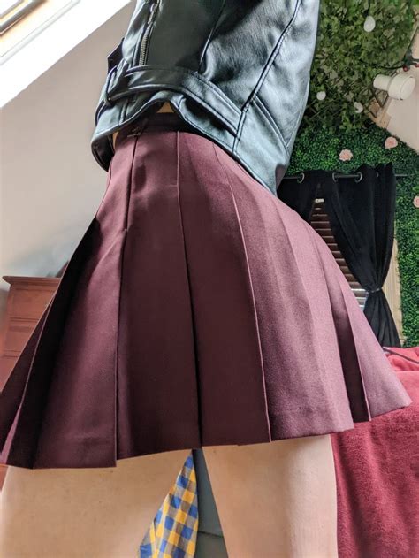 A Smol Cactus On Twitter Does This Skirt Make My Butt