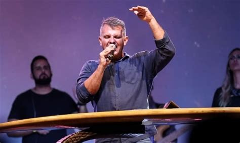Deixou um legado Pastores homenageiam o Apóstolo Rina da Igreja