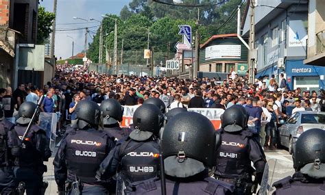 Tensión en las inmediaciones del Ifevi miles de operarios del metal
