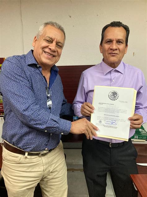Entregan nombramiento a nuevo director de Educación Básica y jefa del