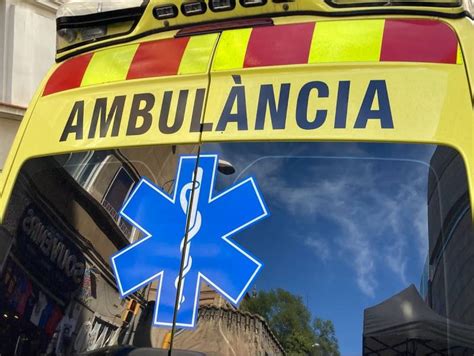 Mor El Conductor Dun Turisme En Una Sortida De Via A La C 58 A