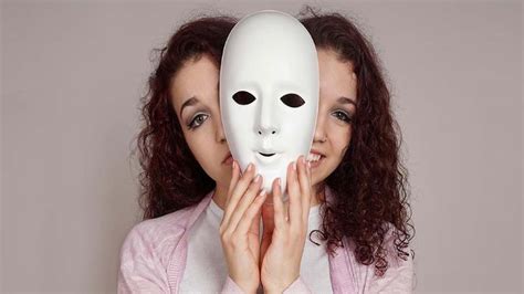 Bệnh đa nhân cách là gì Nguyên nhân gây ra và triệu chứng