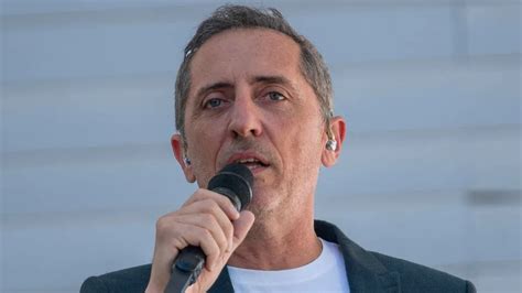 Gad Elmaleh de retour à Monaco sa mère Régine a encore du mal avec le