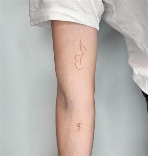 24 tatuajes de familia símbolos pequeños minimalistas