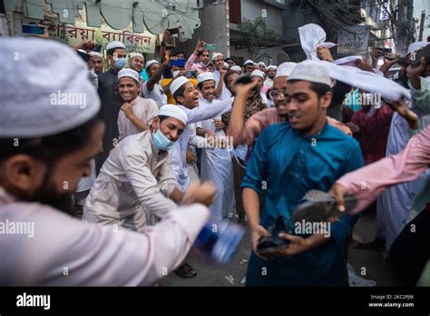 Les Musulmans Bangladais Tiennent Une Marche De Protestation Appelant