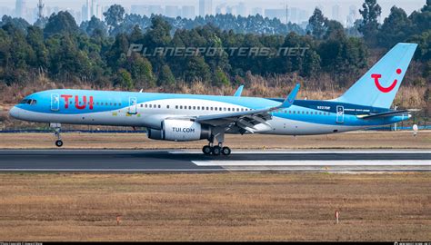 N227DP Bank Of Utah Boeing 757 28A WL Photo By Howard Wang ID