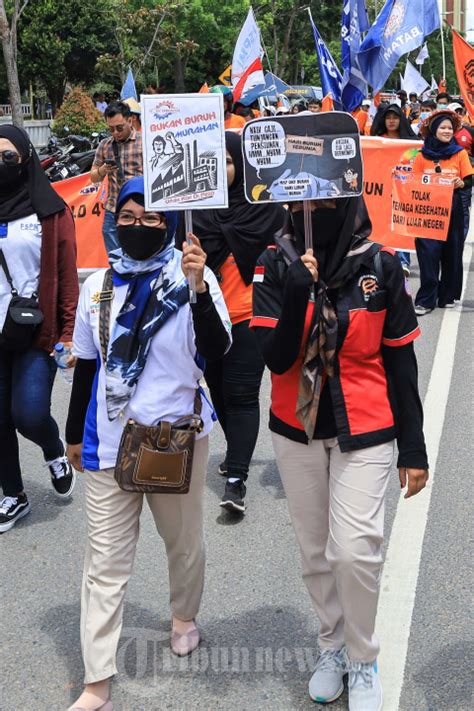 Aksi Buruh Di Hari May Day Di Kota Batam Foto 7 1964570 TribunNews