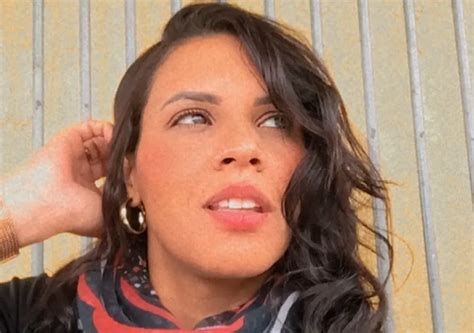 Quem é a mulher que aparece ao lado do ex jogador Marcelinho Carioca em