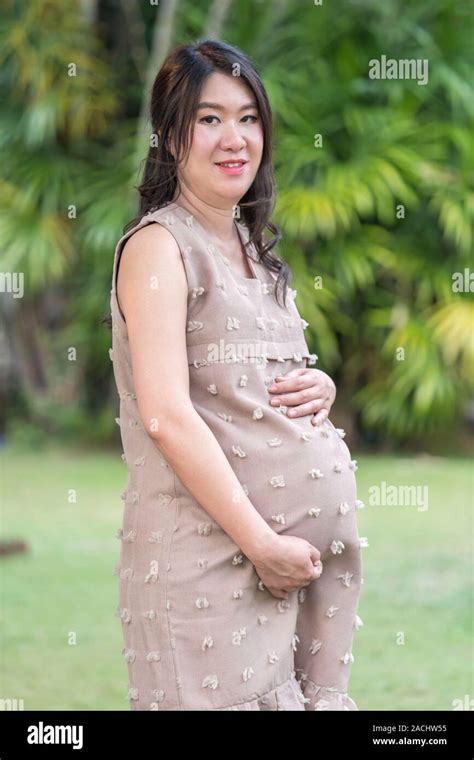 Pregnant Thai Woman Hi Res Stock Photography And Images Alamy