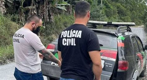 Mulher é presa após extorquir namorado virtual para não vazar fotos