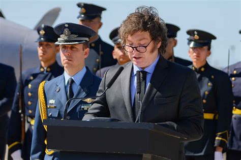 Se realizó la firma del convenio de transferencia del C 130H Hercules