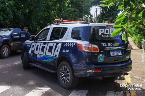 Morador de rua é socorrido em comércio após ser agredido na perna e