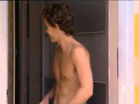 Desnudo Avergonzado Mayo