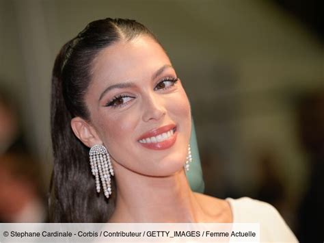 Iris Mittenaere Couper Le Souffle En Robe En Crochet Dos Nu Qui
