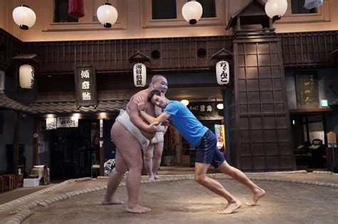 Tenis Novak Djokovic se probó en el sumo y no le fue bien VIDEO