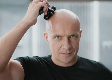 Szymon Marciniak reklama golarka do głowy Remington RX7