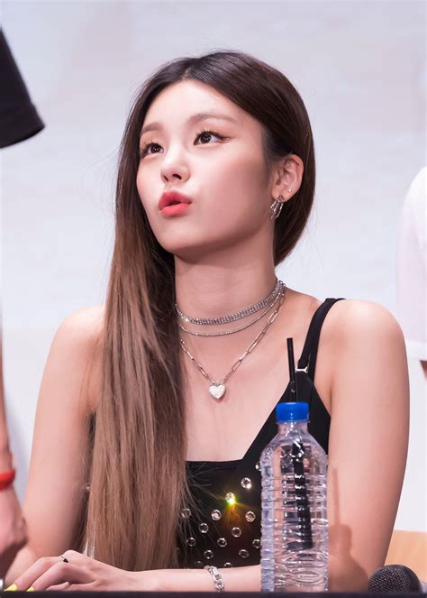 Hwang Yeji Image 231071 Asiachan KPOP Image Board