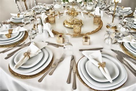 How Do I Set A Formal Table With Pictures