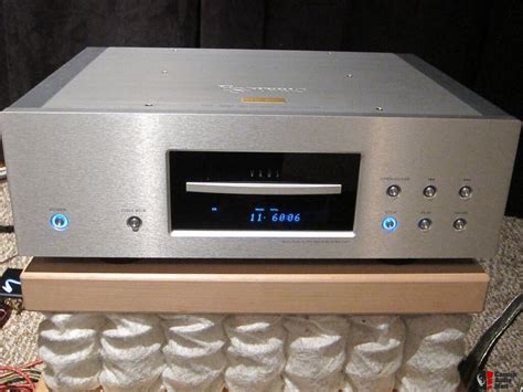Esoteric UX 1 LIMITED Universal SACD DVD A DVD CD Player Photo