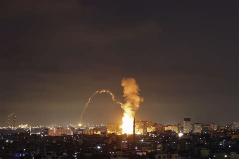 Israel e Gaza trocam tiros após morte de preso palestino em greve de