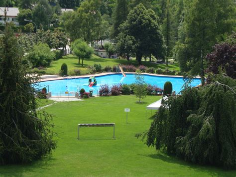 Schwimmbad Les Mélèzes La Chaux de Fonds Neuenburg Tourismus CH