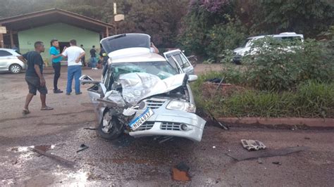 Acidente entre carreta e caminhão deixa três pessoas feridas na BR 381