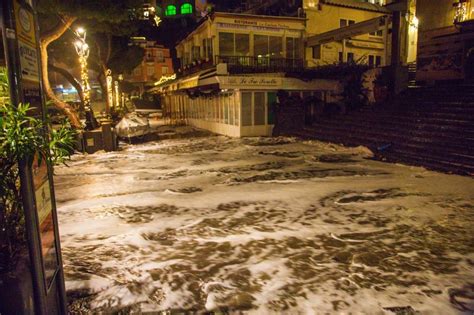 Maltempo La Furia Del Mare Devasta La Costiera Amalfitana La Repubblica