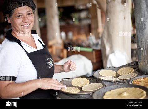 Costa Rican Women Is Frying Tortillas Stock Photo Alamy
