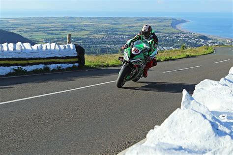 Isle Of Man TT Hickman Dominates For Superbike Win