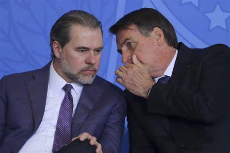 Dias Toffoli encaminha processo contra Bolsonaro por incitação ao