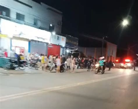 Marido dá facada na esposa durante discussão em bar na zona Oeste de