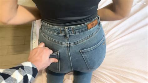 벗지 않고 친구의 여동생과 애널 xHamster