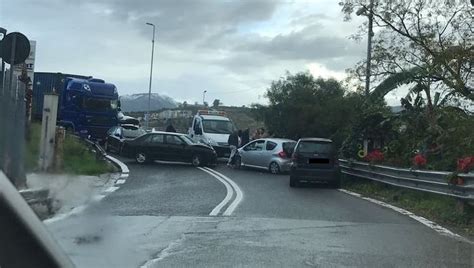 Reggio Calabria Incidente Allo Svincolo Di Modena Diverse Vetture