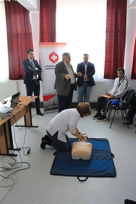 Profesorii se înghesuie la cursurile de prim ajutor
