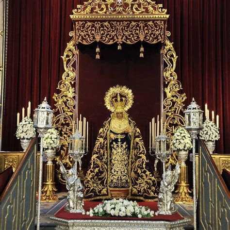 Galería del besamanos de la Virgen de la Amargura