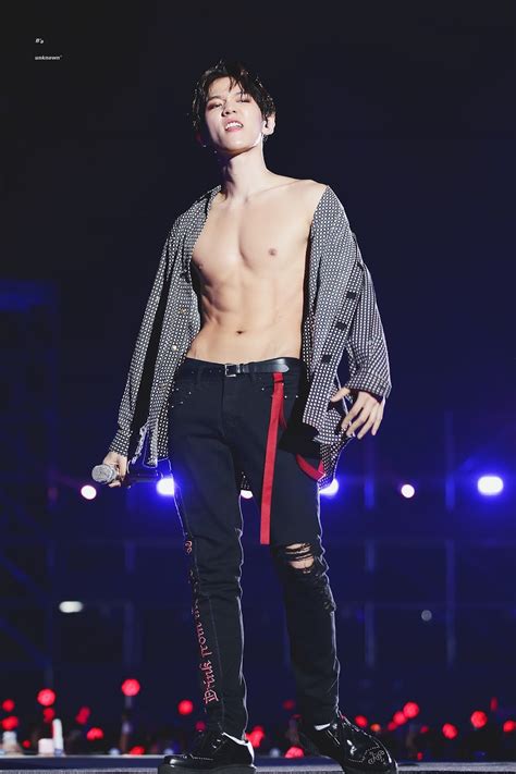 19 Heart Stopping Times EXO Members Revealed Their Abs