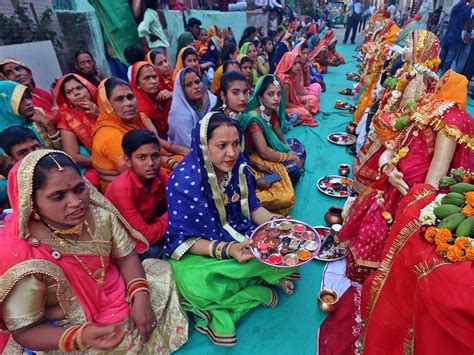 Gangaur Teej 2022 इदर म महलओ न सलह शरगर कर ईसर गर स