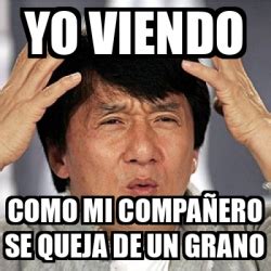 Meme Jackie Chan yo viendo como mi compañero se queja de un grano