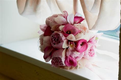 Formas clássicas de buquê de noiva em tons de rosa floricultura de