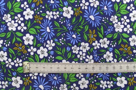 Tissu Popeline Coton Imprimé Fleur Solaria Marine de Qualité Tissu au