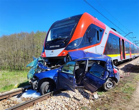 Makabryczny wypadek pod Tomaszowem Mazowieckim Nie żyje matka i córka