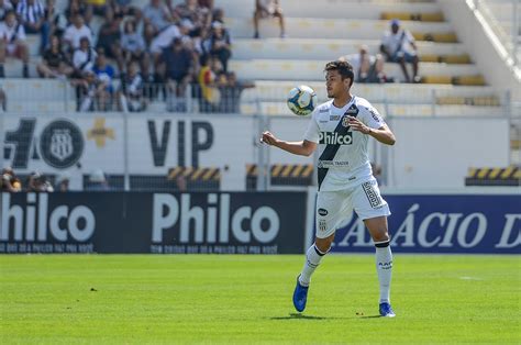 Após baixa na defesa Botafogo SP acerta zagueiro Reginaldo ex
