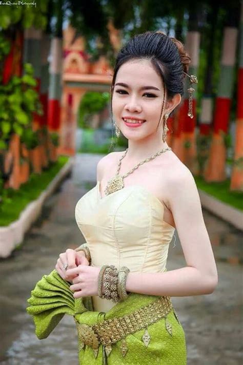 Pin By Hoangdinh Tv On Nery Khmer Photography Women Formal Dresses Fashion