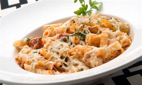Macarrones Con Salsa De Tomate Y Chorizo