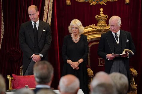 Charles III é formalmente proclamado novo rei do Reino Unido Quem