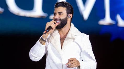 Gusttavo Lima lança o álbum Embaixador 15 Anos e a inédita Solteiro