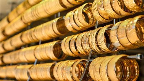 Altın fiyatları düşüyor mu FED faiz kararı sarı metalin yönünü